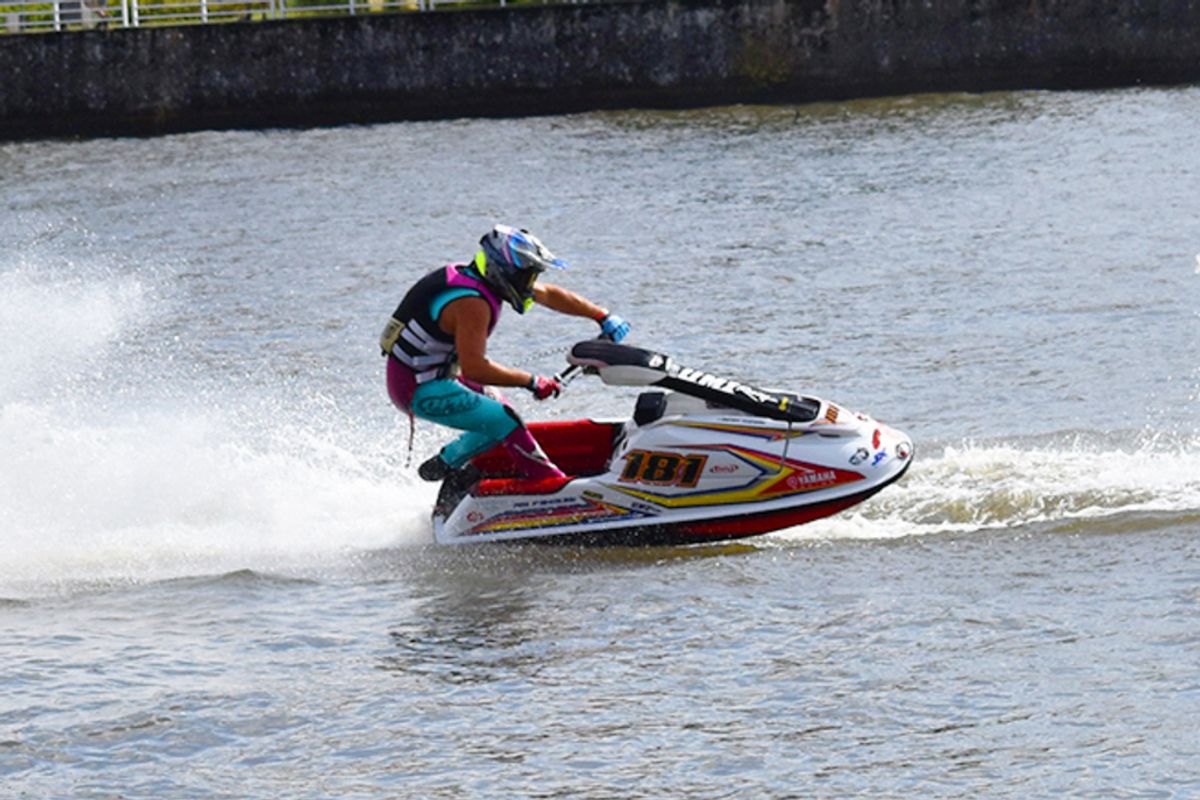 Le pilote berruyer Berny Gueniau sur le podium d'une étape du circuit ...