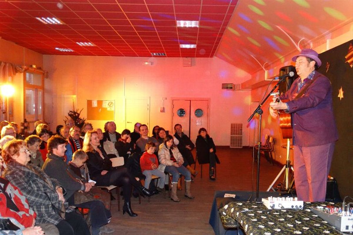 Du rire non-stop avec le spectacle d’Éric Toulis - La République du Centre