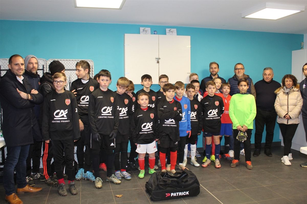 MUR SUR ALLIER. Les U13 du FC Mezel habillés de neuf - La Montagne