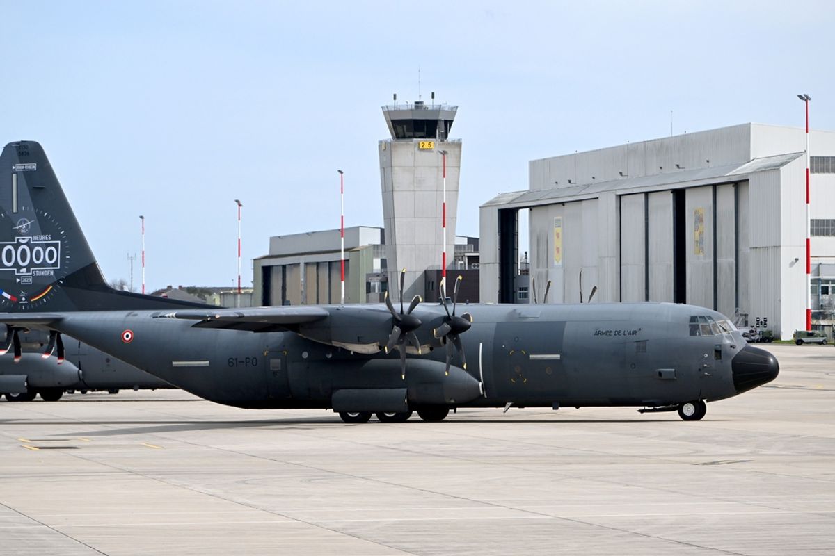 En quoi la base militaire aérienne d'Orléans-Bricy joue-t-elle sur le ...