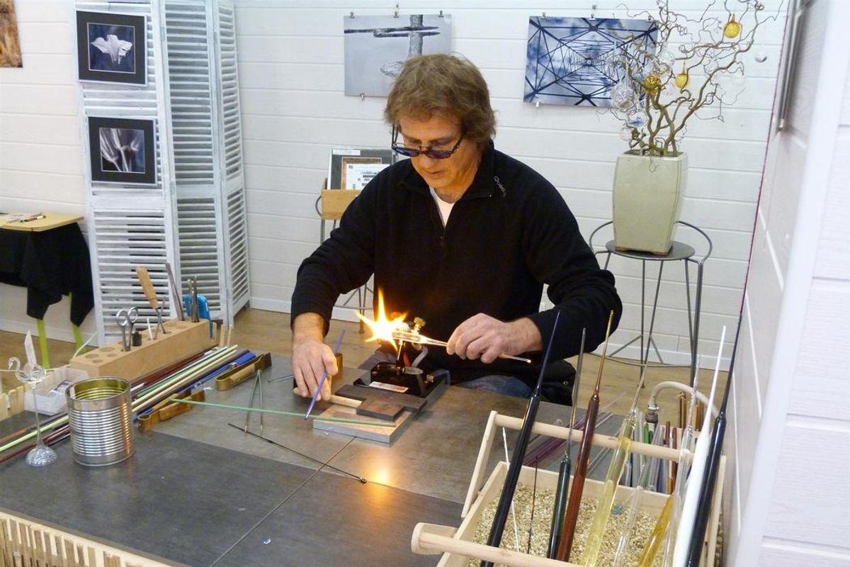 Un verrier d’art à la BOOZ ART galerie - La République du Centre