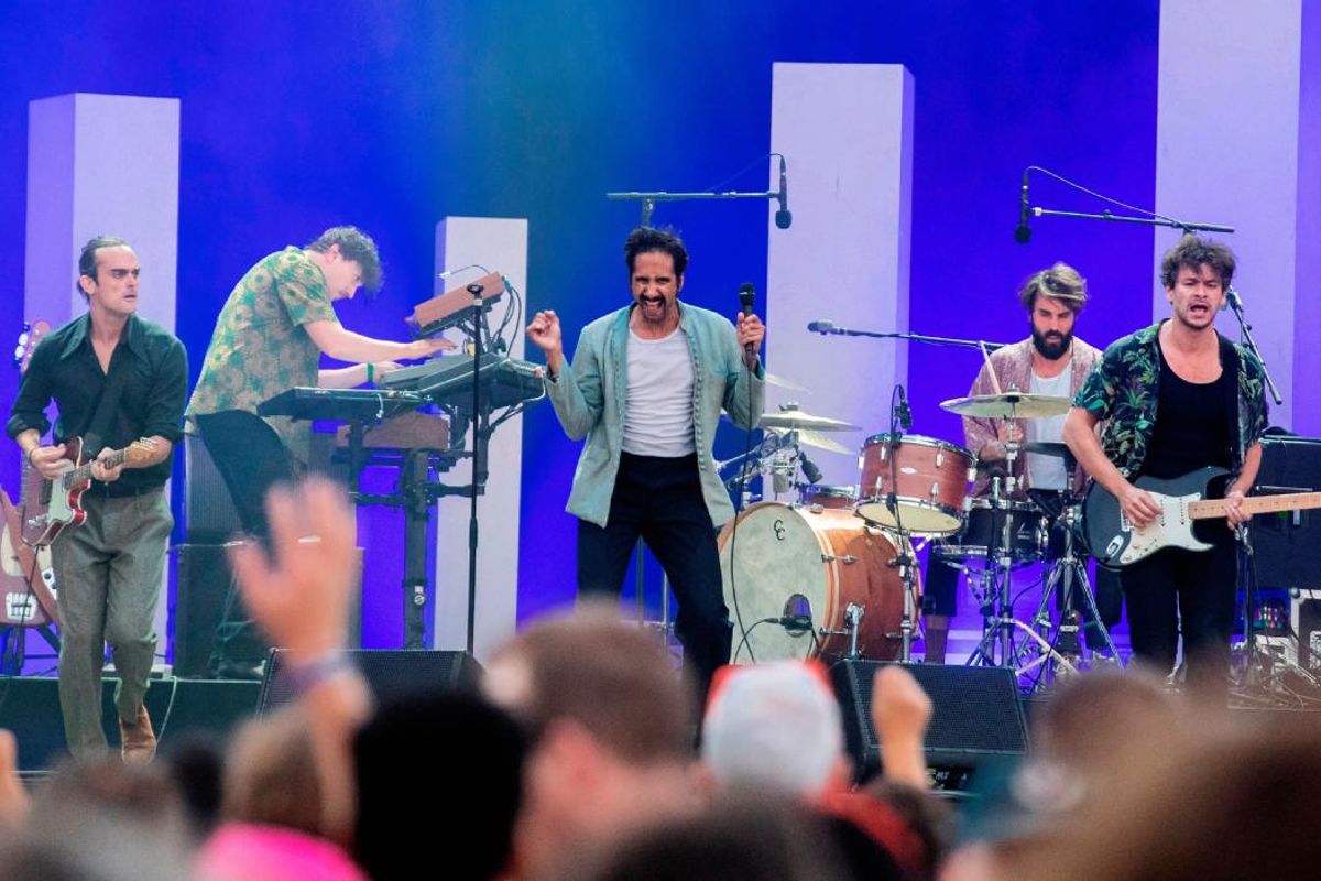 Feu ! Chatterton qui vient de sortir son nouveau single "Allons voir ...