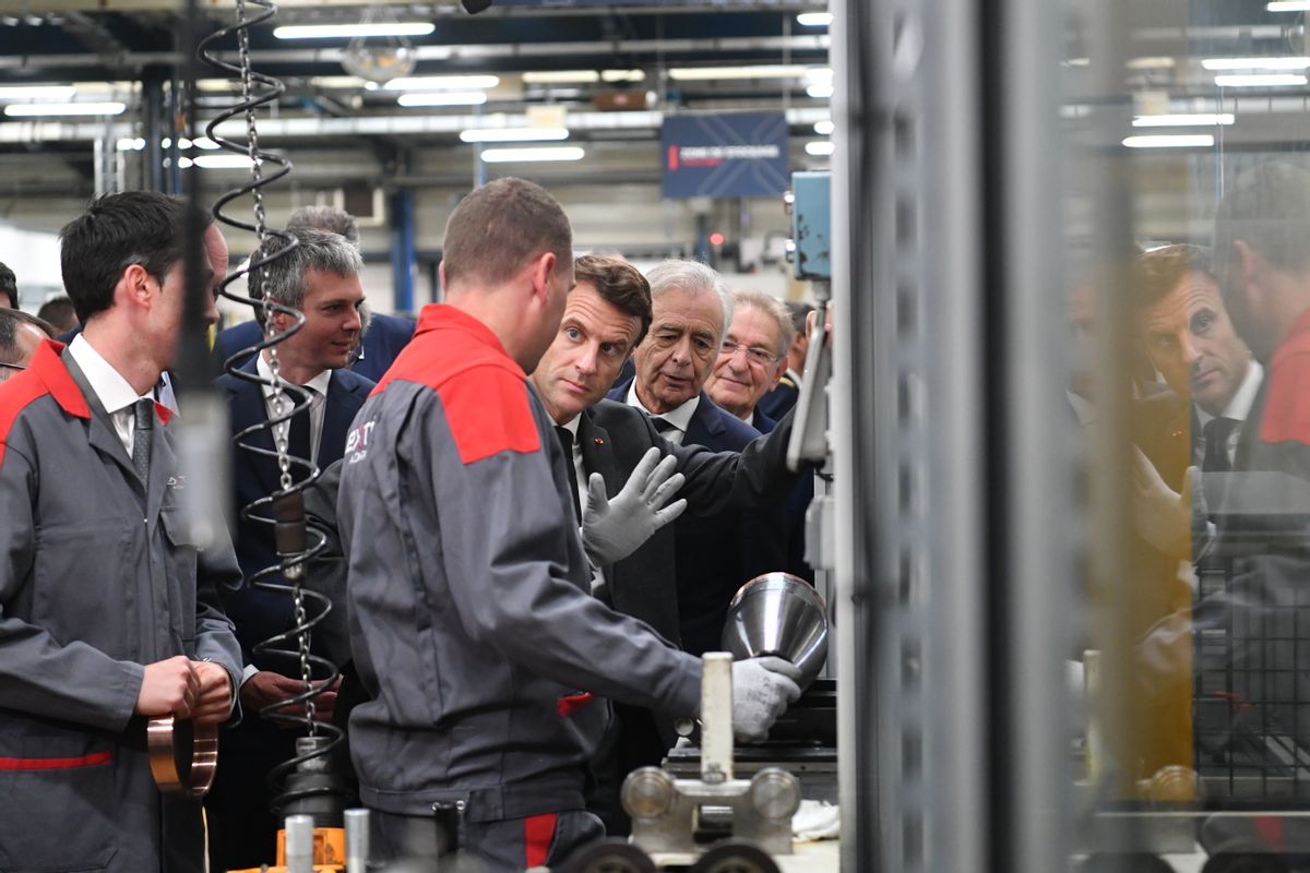 Emmanuel Macron en visite dans le Cher : le président de la République ...
