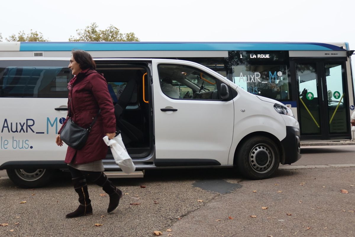 « Un peu comme en taxi » : avec 15.000 passagers en 2024, le Flexibus a conquis les Auxerrois ...