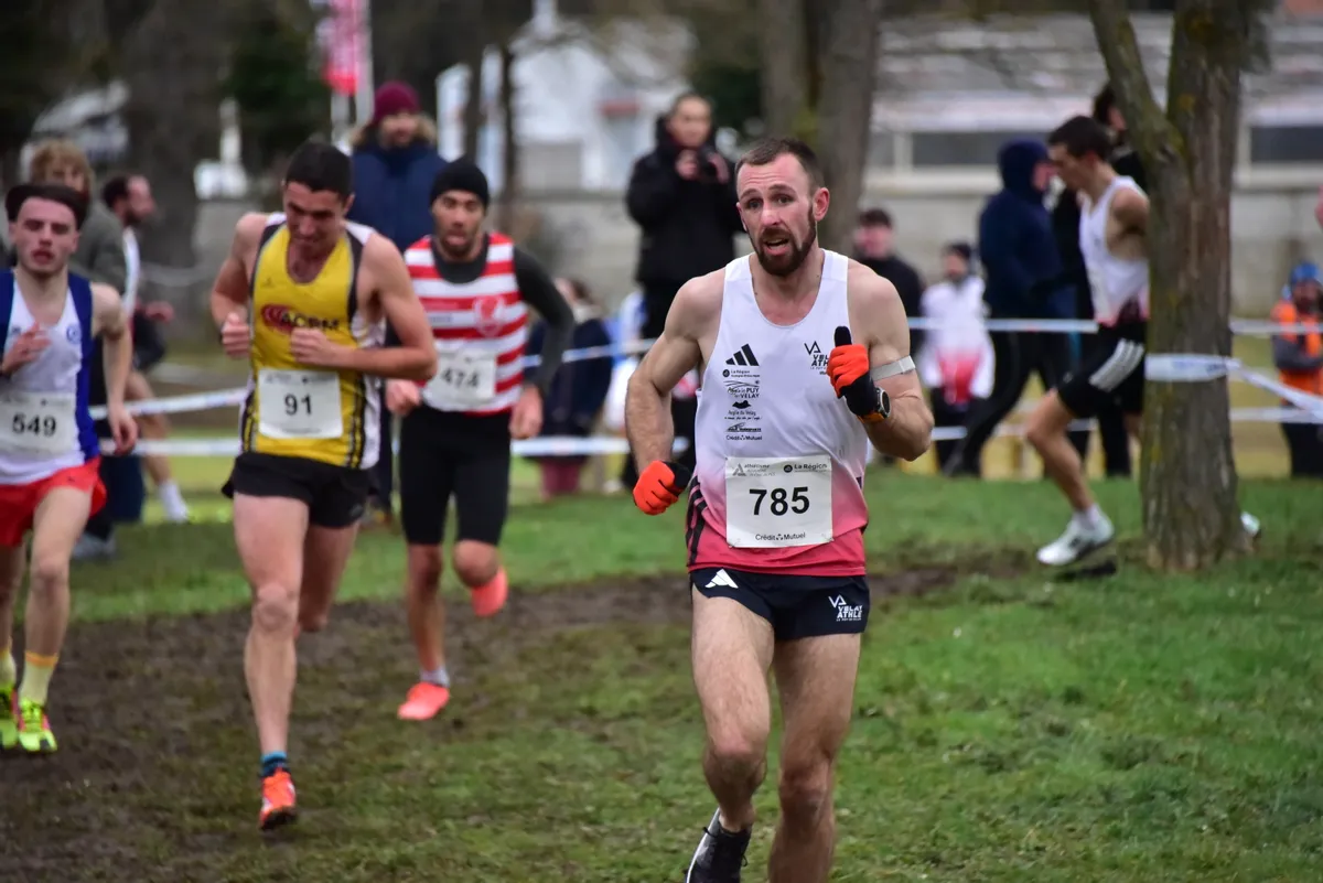 Les coureurs de Haute-Loire performent lors des quarts de finale des ...