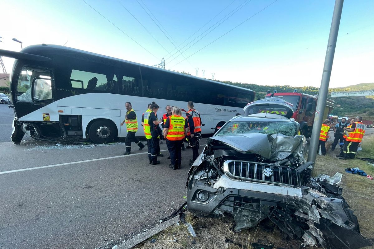 Violente collision entre un bus et une voiture en Haute-Loire : 80 pompiers, 20 engins et deux ...