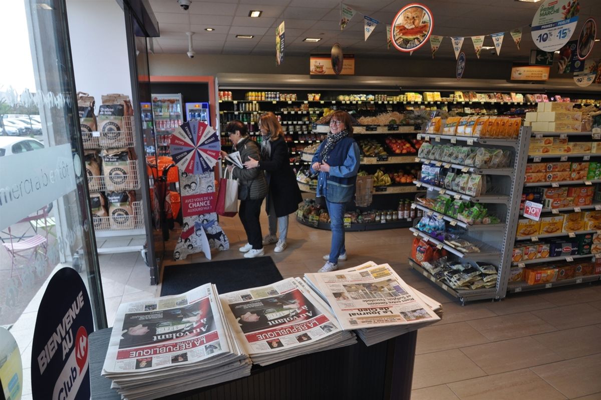 Des journaux distribués chez Carrefour - La République du Centre