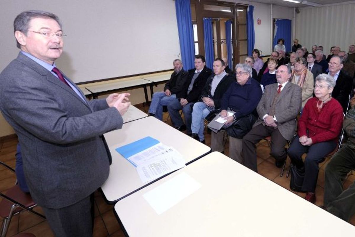 Jean Mallot (PS) en réunion publique à Saint-Pourcain - La Montagne