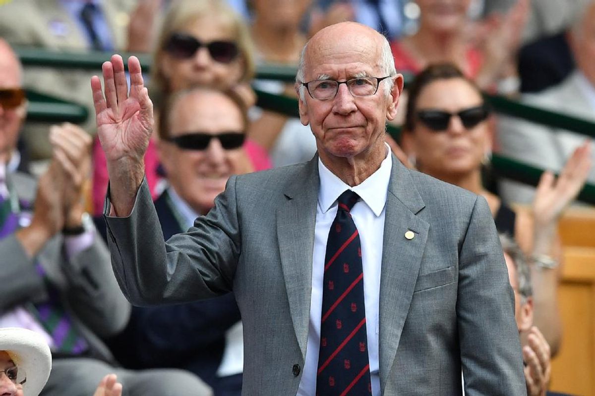 L'ancien joueur de football Bobby Charlton, légende de Manchester ...
