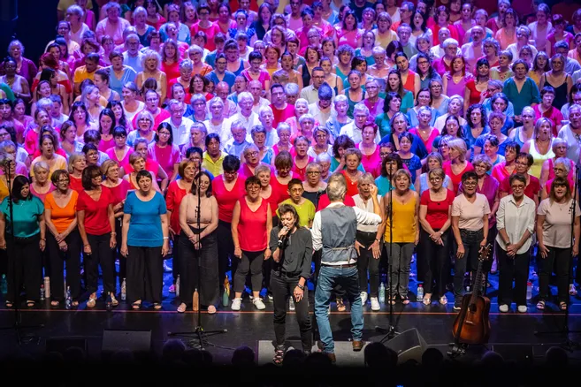 Retour en images : un Chœur bien accroché réunit 300 voix sur la scène de Sémaphore - La Montagne