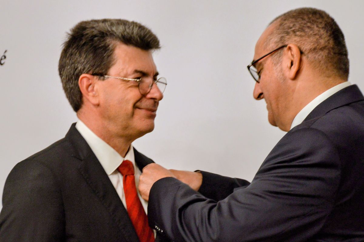 Maurice Barate, préfet du Cher, fait chevalier de la Légion d'honneur ...
