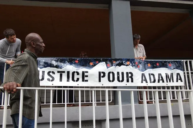 Mort d'Adama Traoré : non-lieu pour les trois gendarmes, la famille ...