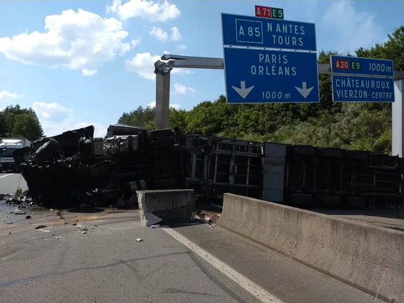 L'autoroute A71 bloquée après un accident de poids lourd à Vierzon - Le ...