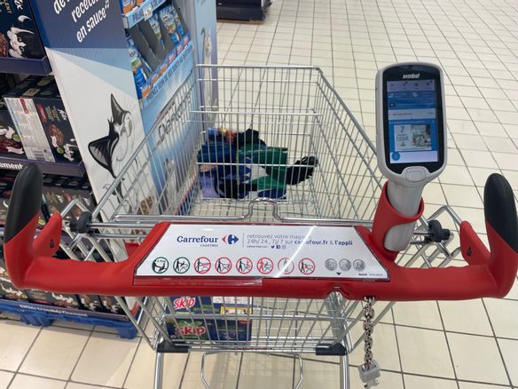 "Elle était devenue trop vétuste" : la station-service de Carrefour, à ...