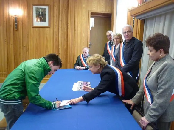 Saint-Arnoult-en-Yvelines organise une cérémonie pour les jeunes - L ...