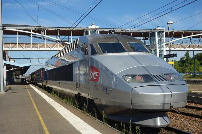 Retards SNCF au réveillon : le conducteur "a mis fin à ses jours alors que le train était en ...