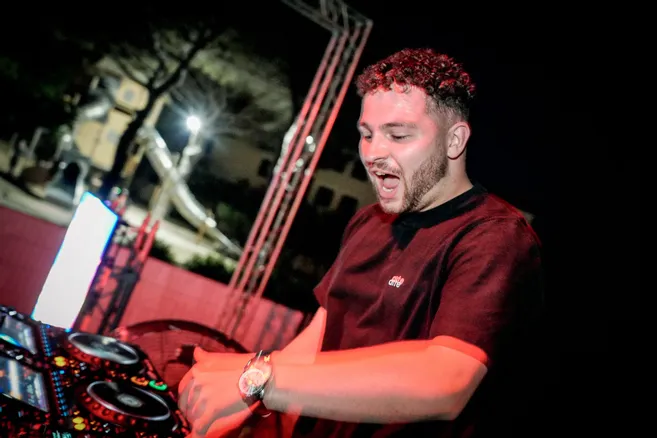 Nala, DJ originaire du Perche, bien connu à Chartres, va mixer sur Fun ...