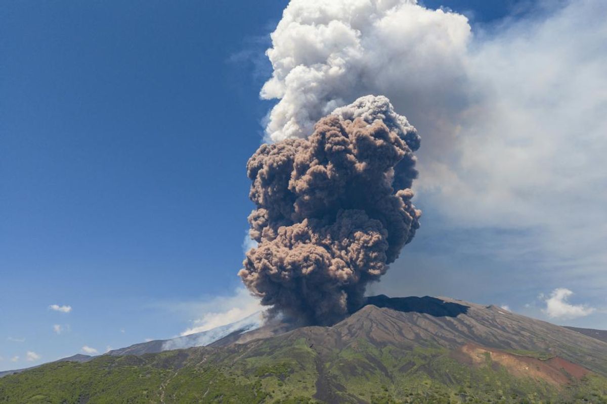 Etna : qu’est-ce qu’une "éruption strombolienne" ? Explications d’une ...