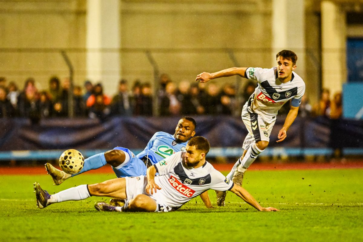 "Ça devient quasi injouable" : la pelouse du stade Massot fait (encore ...