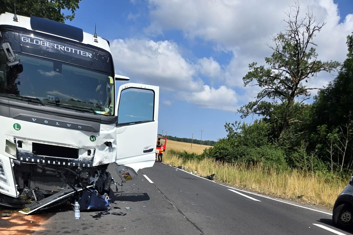 Un conducteur de 61 ans décède après une collision frontale avec un poids lourd dans le Cantal ...