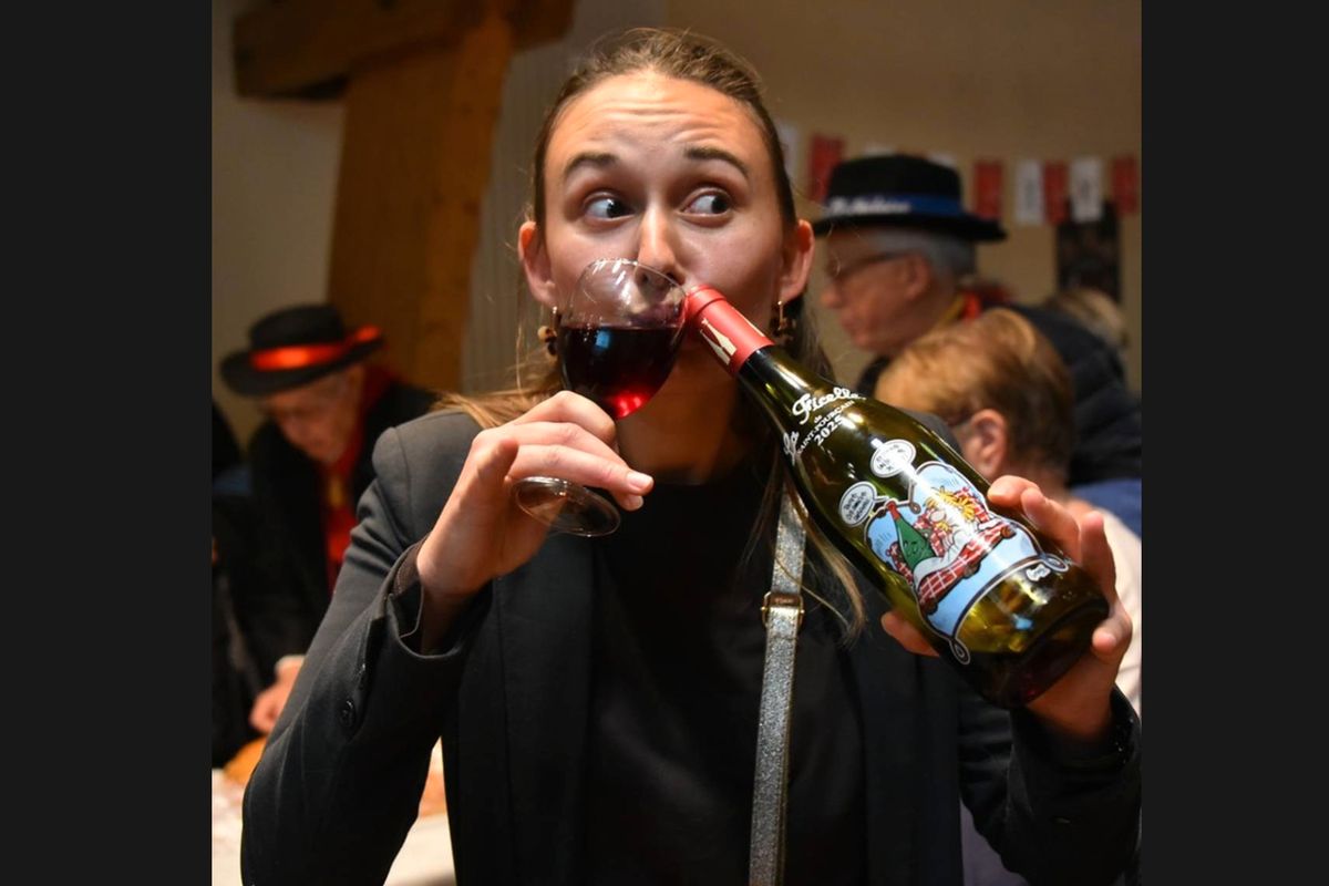 La cuvée 2025 de la Ficelle et le dessin qui va habiller les bouteilles dévoilés, à Saint ...