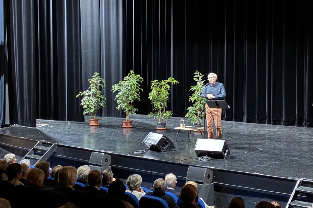 À Bourges, « en famille », Jean-Christophe Rufin a retracé la vie ...