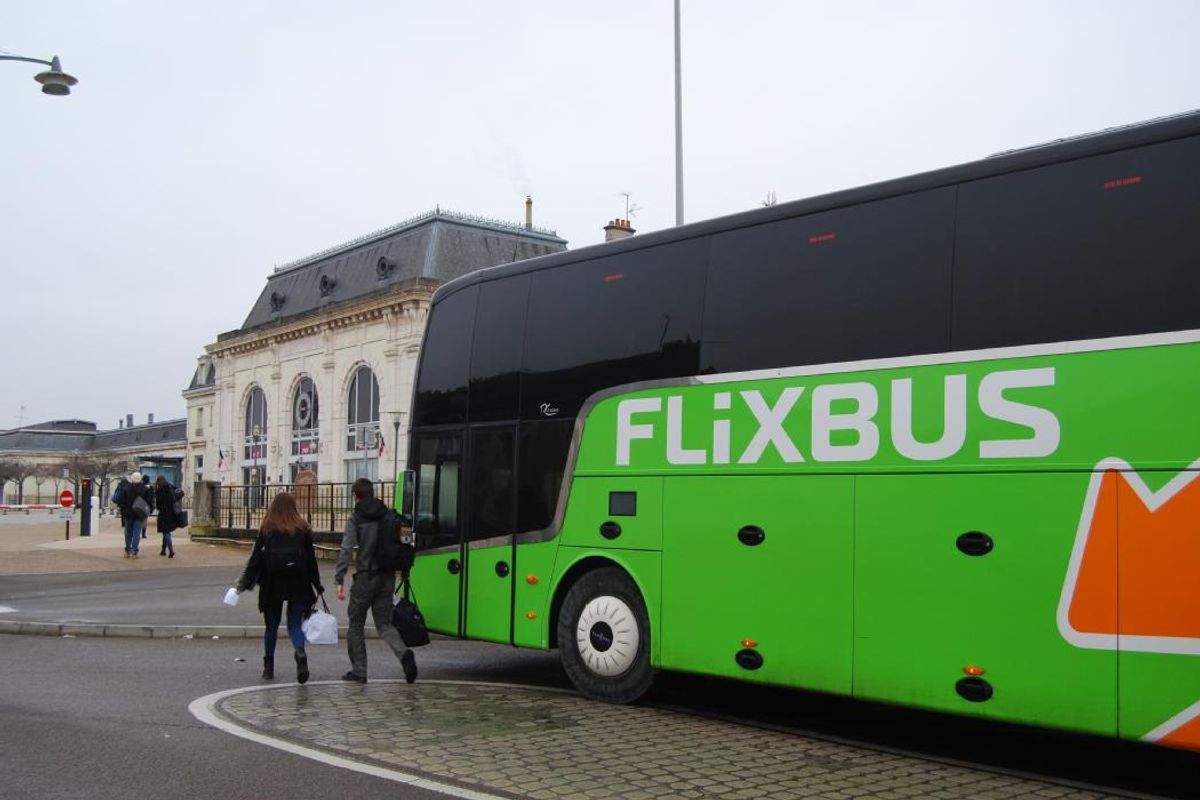 Il urine dans le réservoir d'une voiture, vol dans un car Flixbus, violences conjugales... Le ...