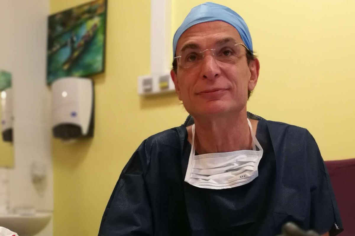 Greffe de peau : Maurice Mimoun, spécialiste en chirurgie plastique, a ...