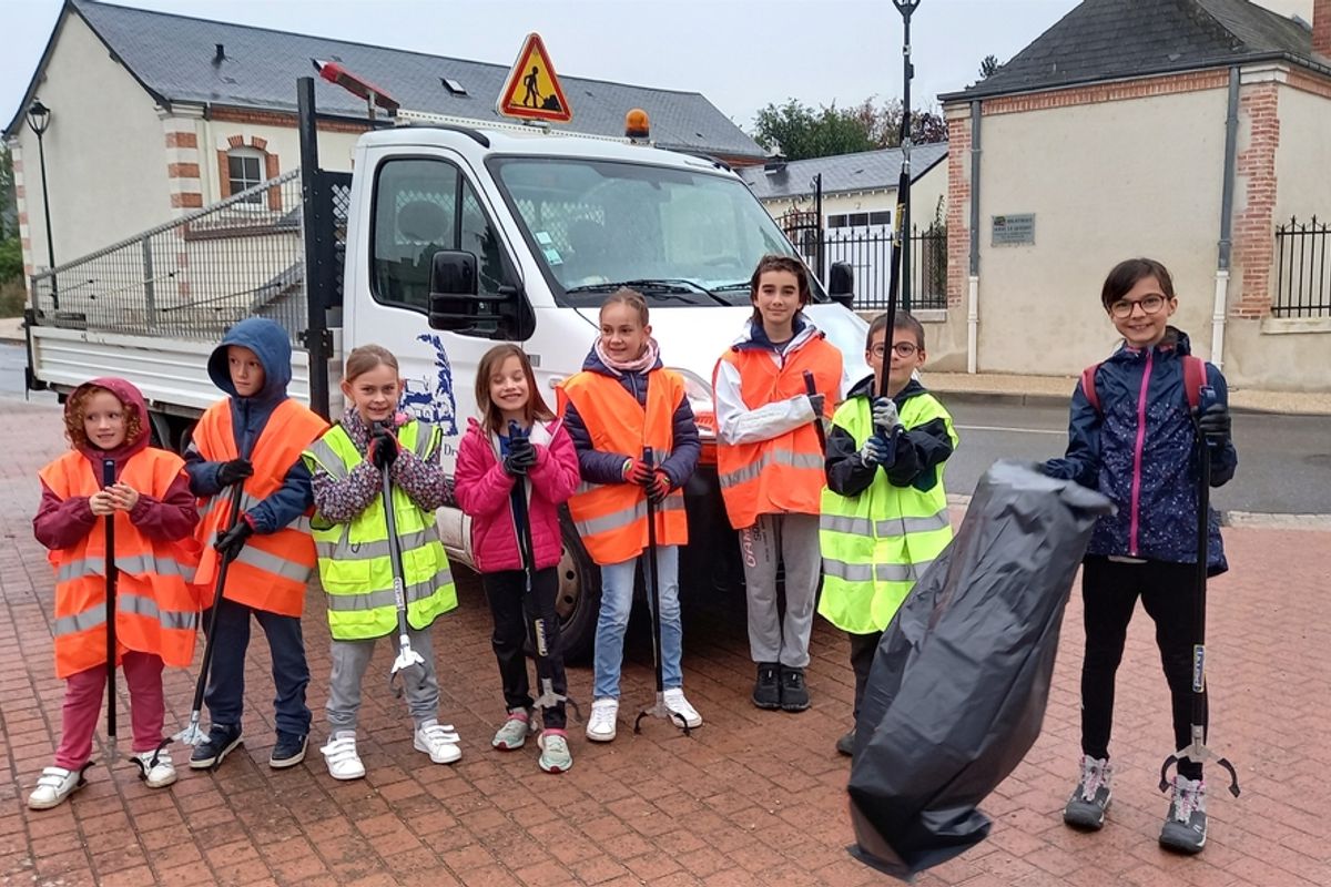 DRY. Quand des enfants ramassent les déchets des habitants - La ...