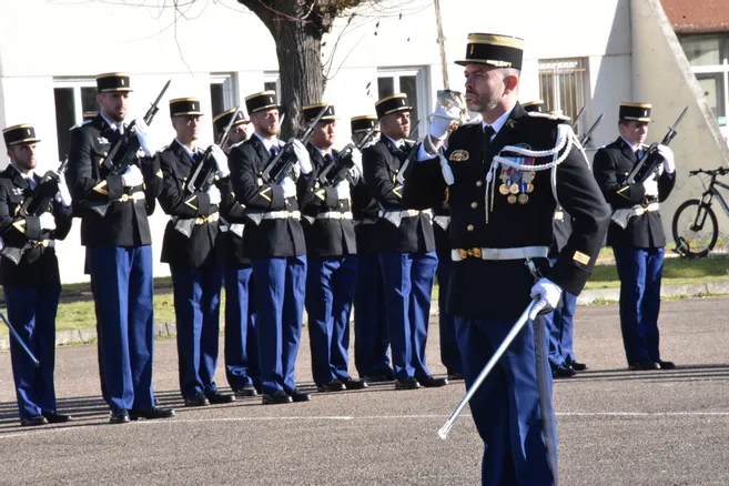 Le capitaine William Grivollat officiellement à la tête de l'escadron ...