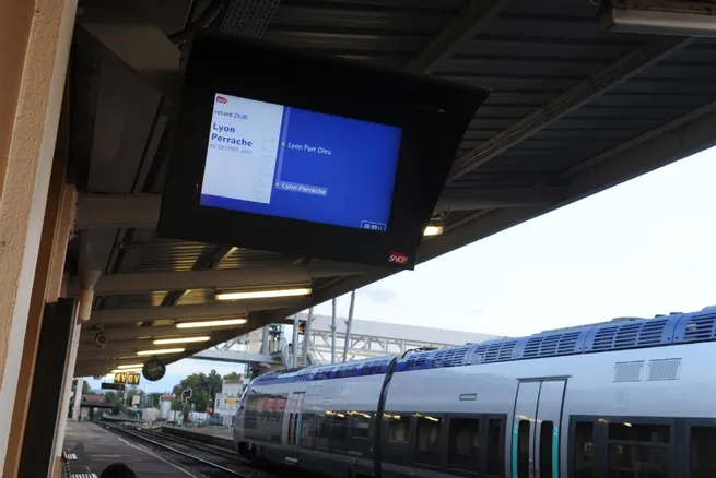 La circulation des trains toujours interrompue entre Roanne et Lyon ...