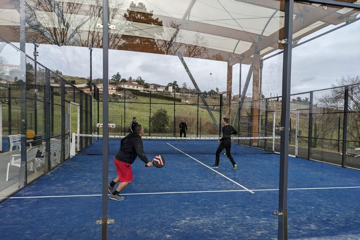 Revers pour le projet de padel privé : l'opposition du Tennis club de ...