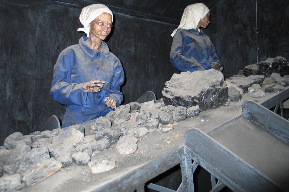 Les femmes de mineurs mises en lumière au musée de la Mine à La Machine ...