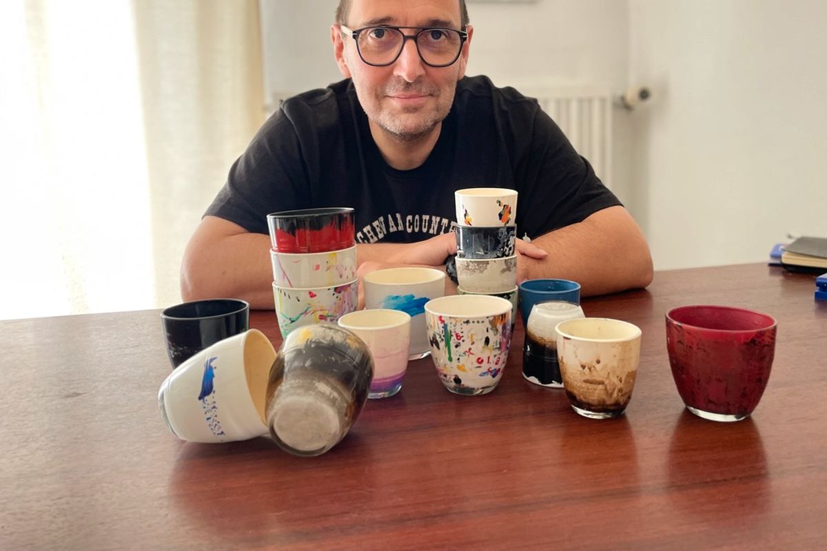 Le peintre breton Jean-Marc Pinson donne des couleurs aux verres ...