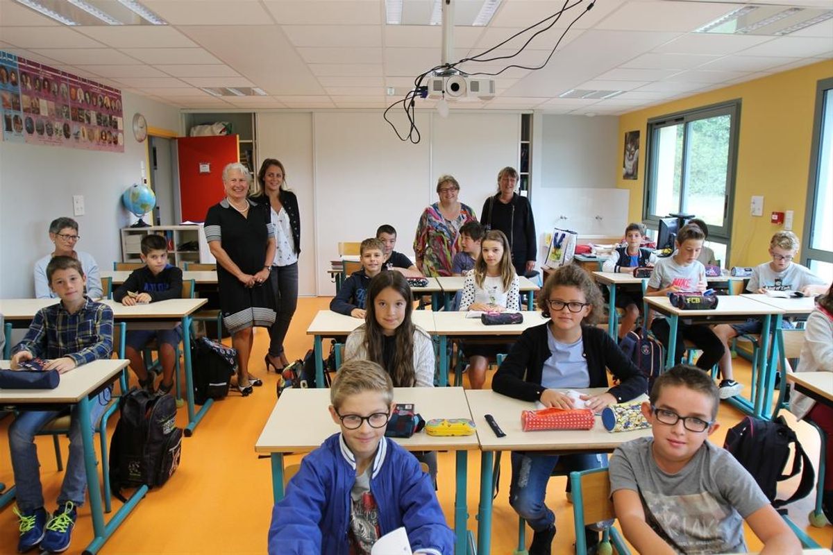 La fusion avec l’école de Pont-Astier dans un nouveau bâtiment - La ...