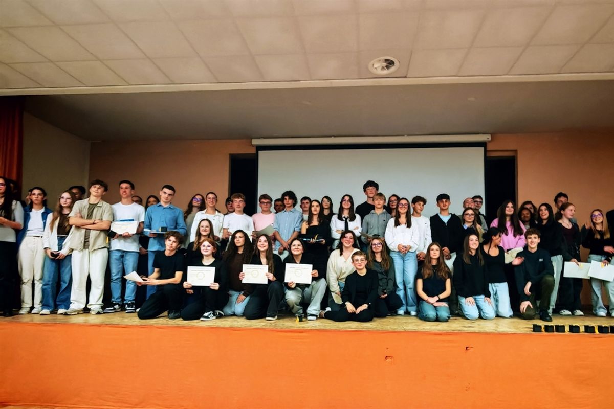 73 élèves diplômés passeurs de mémoire à Avord - Le Berry Républicain