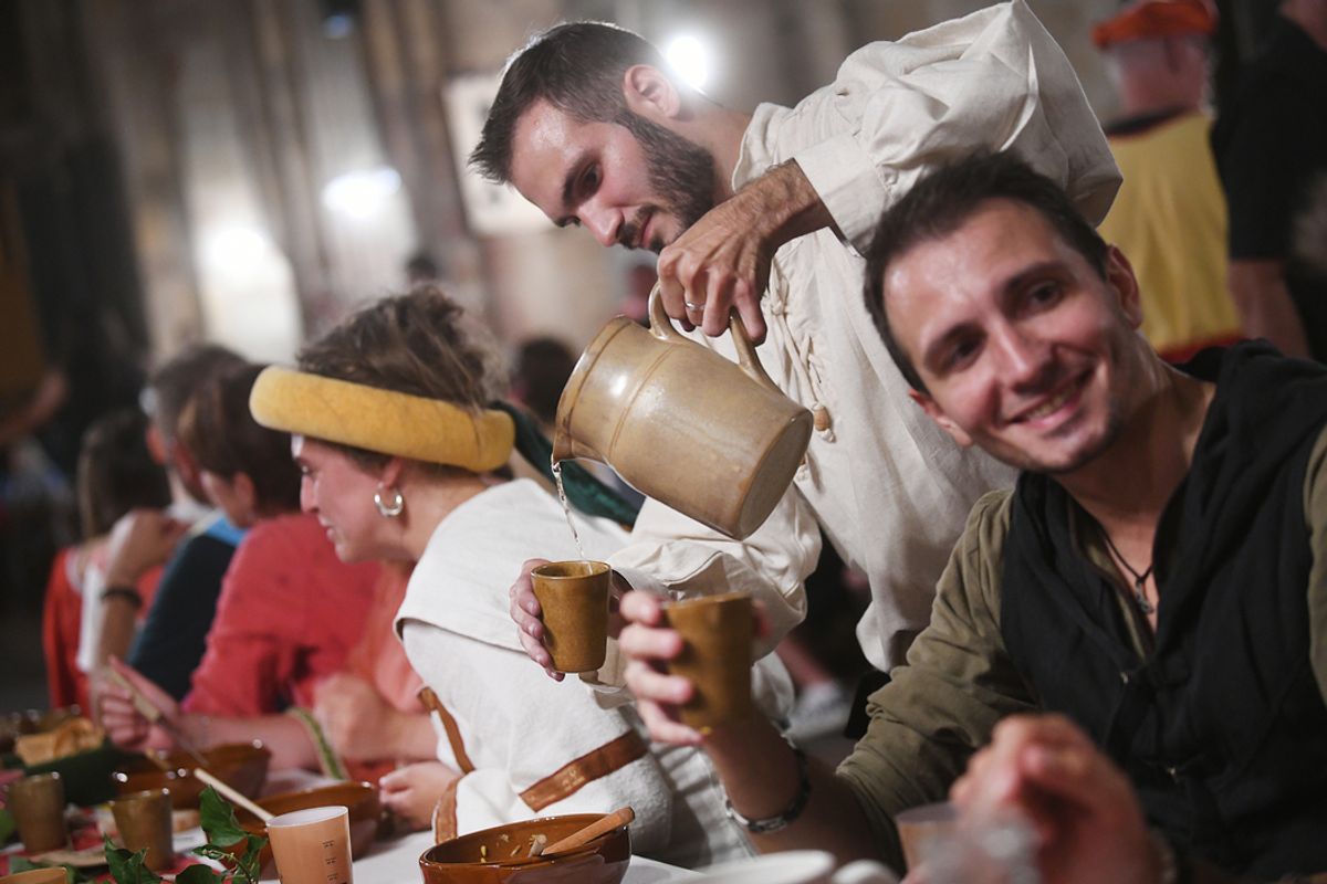 J’ai testé pour vous : l’hypocras, boisson phare de la foire médiévale ...