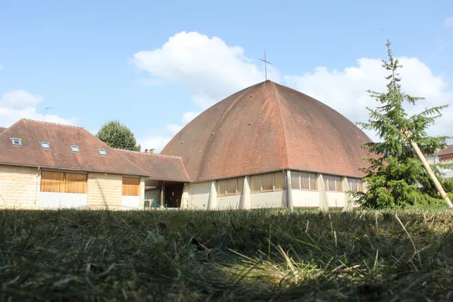 À Auxerre, la croix de l’église Sainte-Thérèse endommagée en plein ...