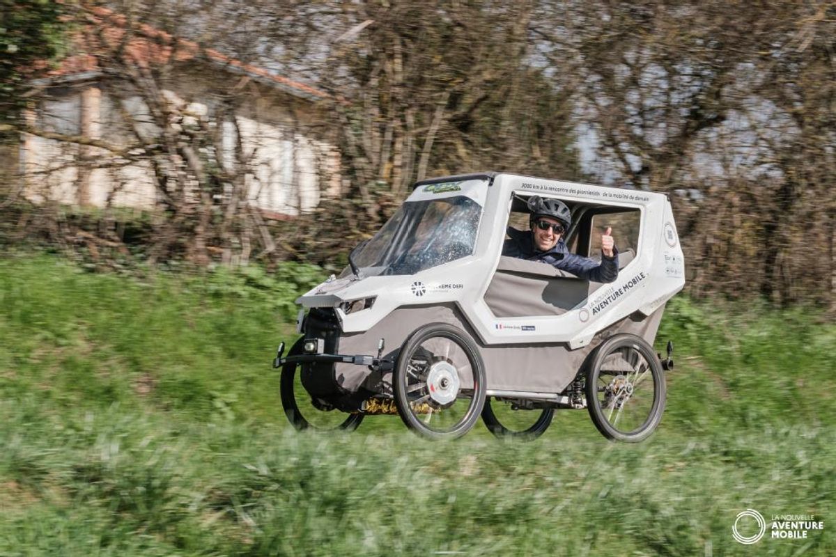 Il a réalisé le premier Tour de France en véhicule intermédiaire : le ...