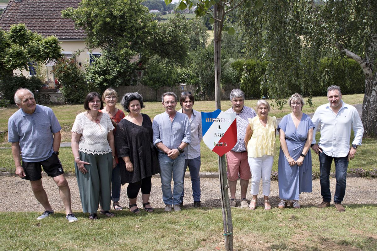 Chanac-les-Mines : les élus plantent un tilleul pour symboliser le ...