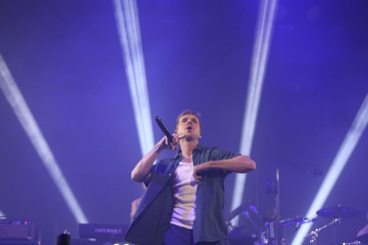 Le groupe Kyo enflamme l'Accor Arena et crée la surprise en annonçant ...