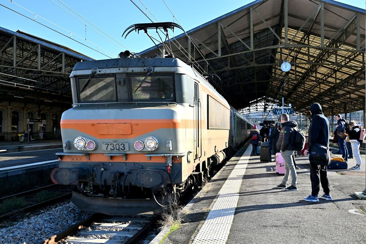 Paris-Clermont et Paris-Orléans-Limoges-Toulouse : le défi de maintenir en vie des locomotives à ...