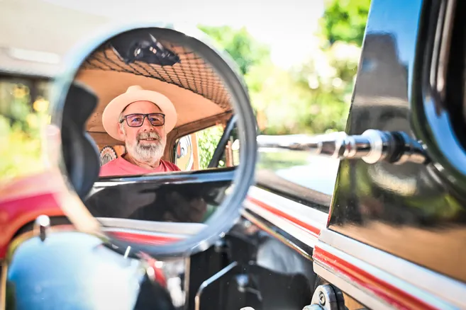 Dans le garage de Joël Besson, des Mathis quasi-centenaires ont ...