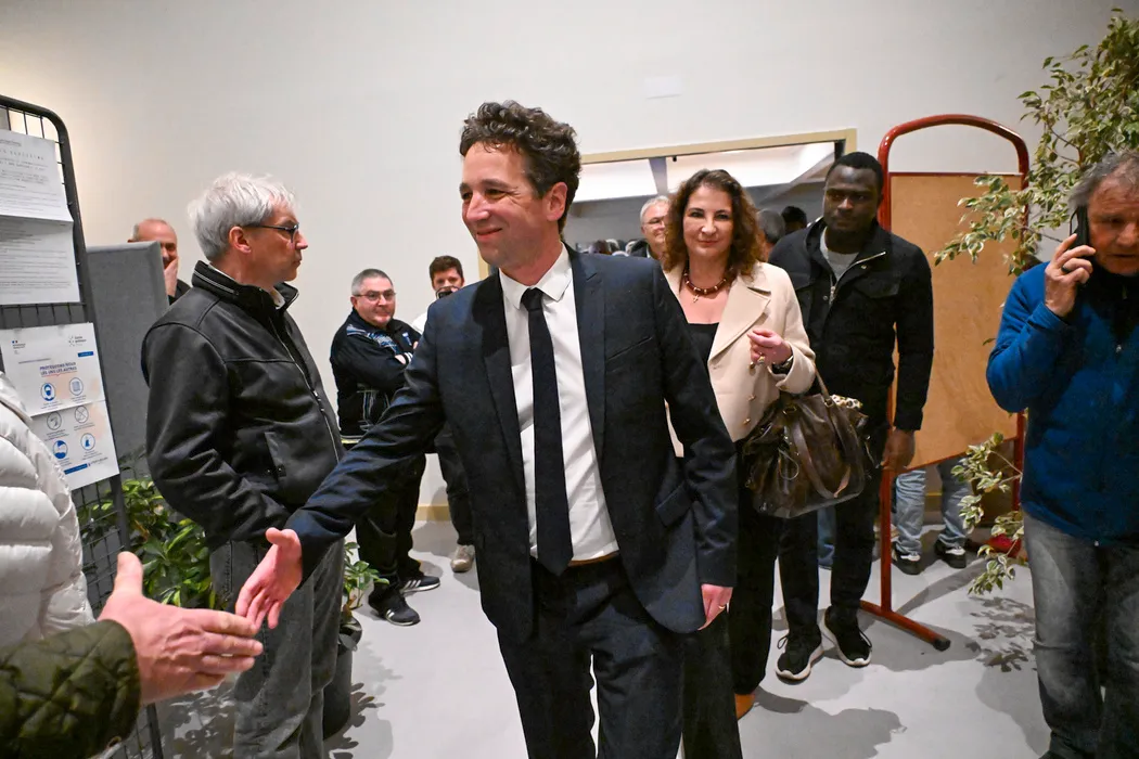 Malgré la fusion à gauche et le coup de poker de Crescent Marault ...