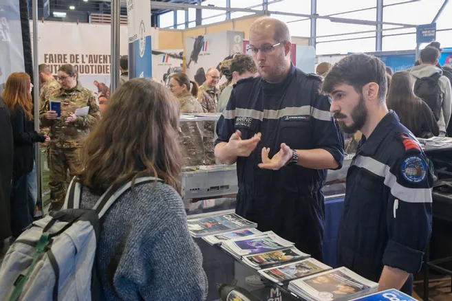 Auversup : les exposants guident et rassurent les jeunes sur les ...