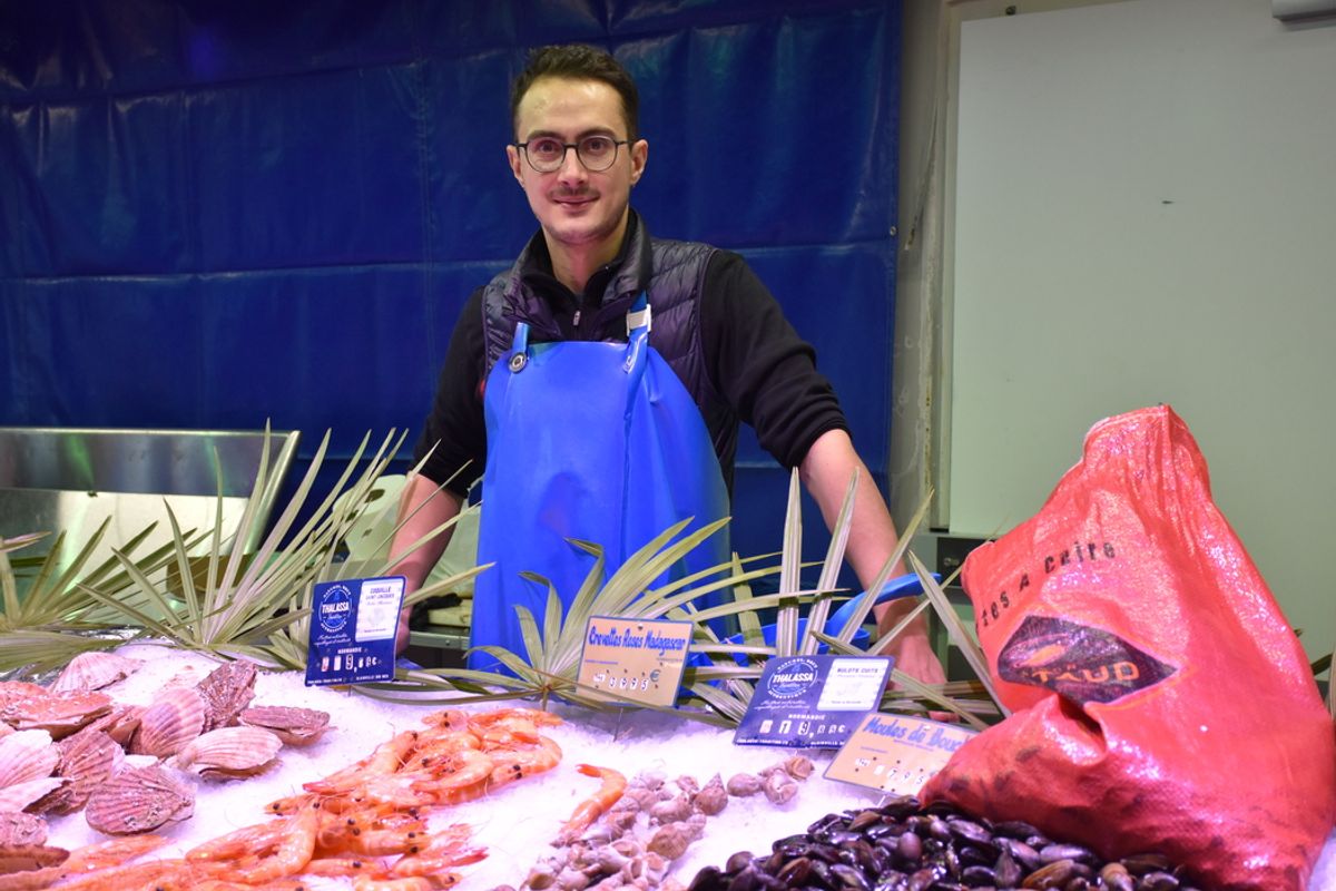 Florian Gérard est le nouveau poissonnier de la Halle gaillarde, à ...