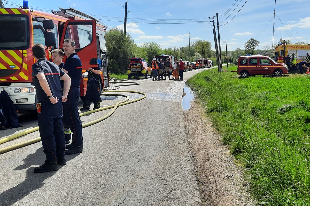 Incendie de l'entreprise Destockplus-Brico 9, à Saint-Denis-Lanneray : après une nuit de ...
