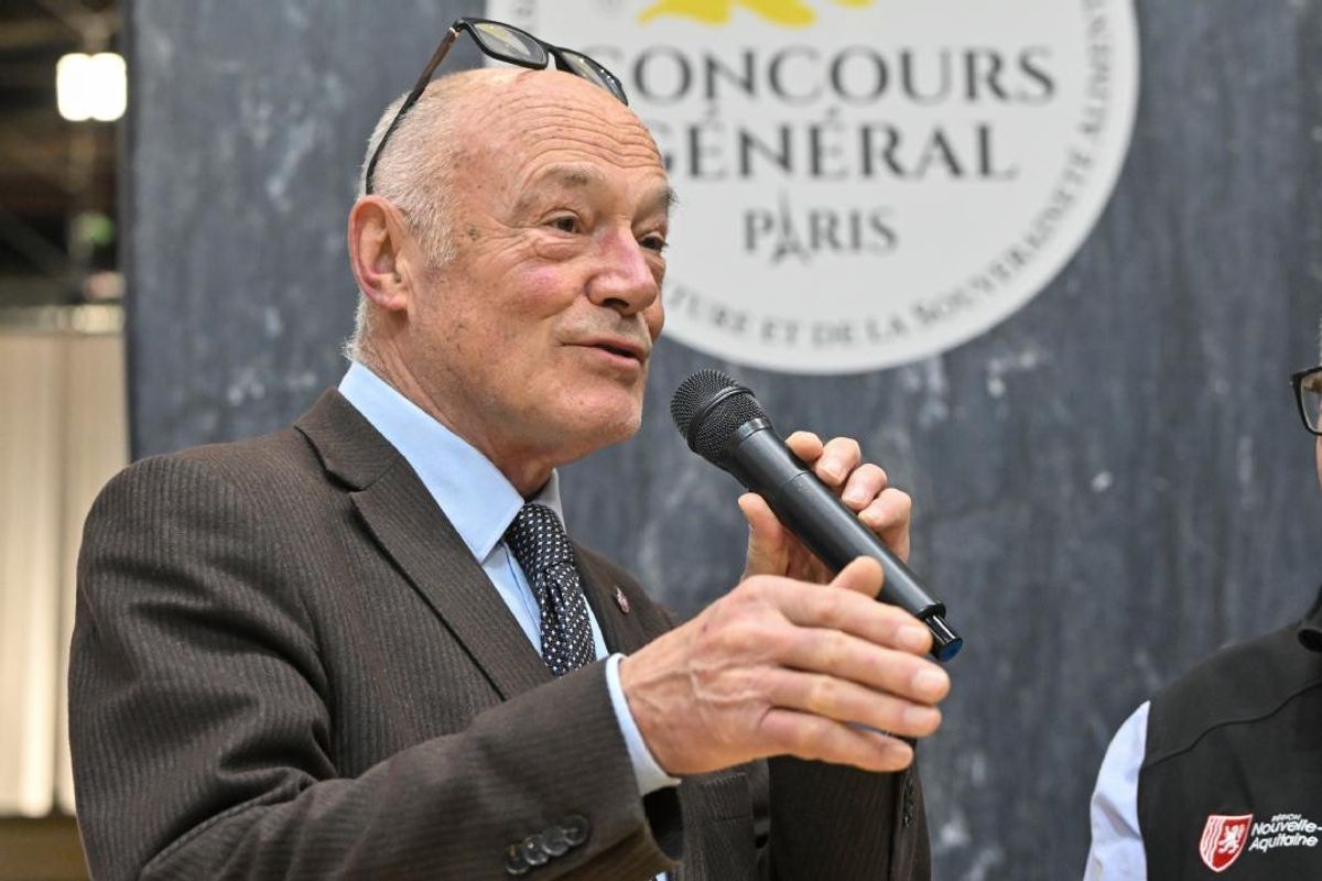 Le président de la Région Nouvelle-Aquitaine Alain Rousset se fait ...
