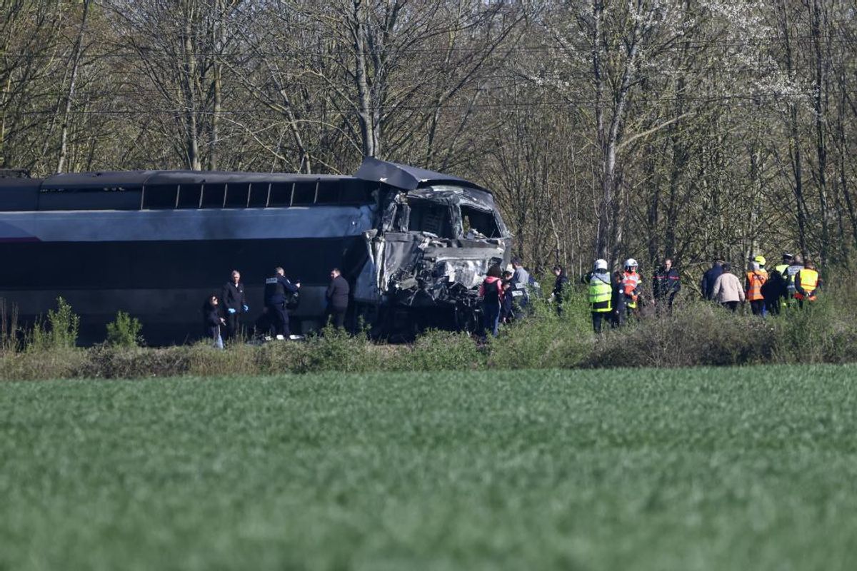 Un mort, 243 passagers, train qui déraille... Ce que l’on sait de l ...