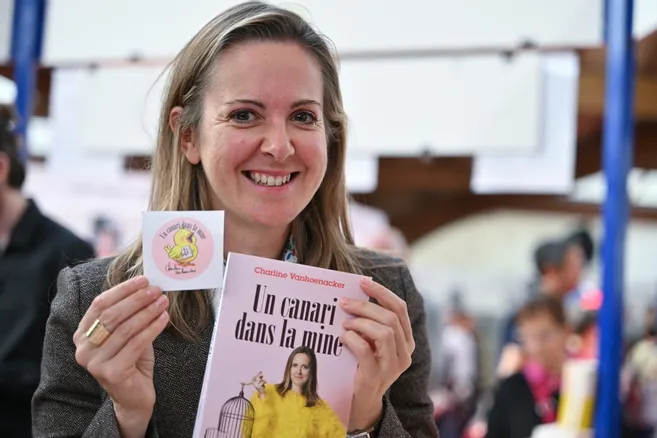 Pour Charline Vanhoenacker, "Le service public est démocratiquement ...